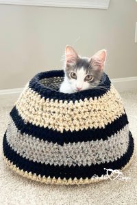 Cozy Cat Hideaway Crochet Basket Pattern for Beginners