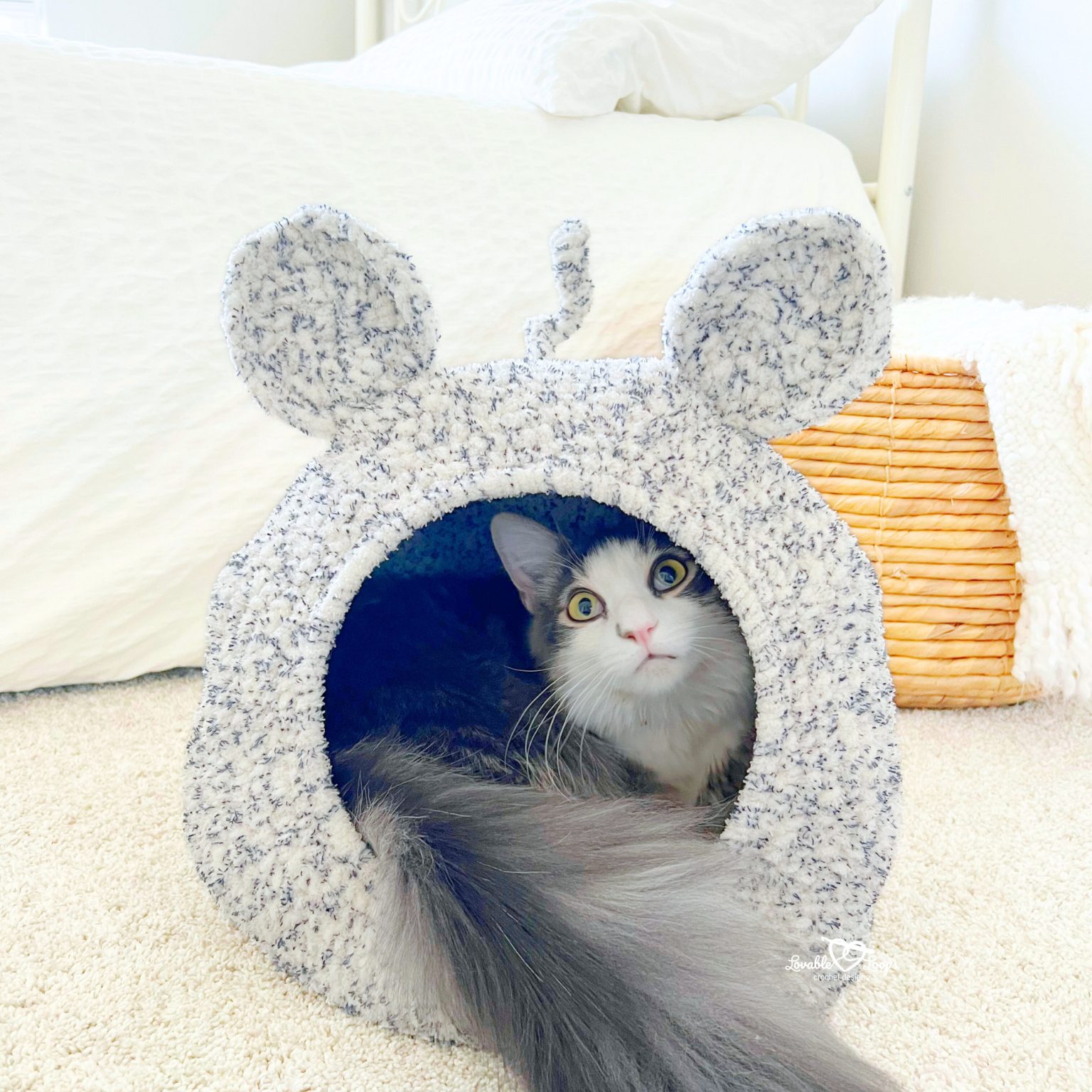 Crochet cat cave pattern (free mouse ears cat pod)